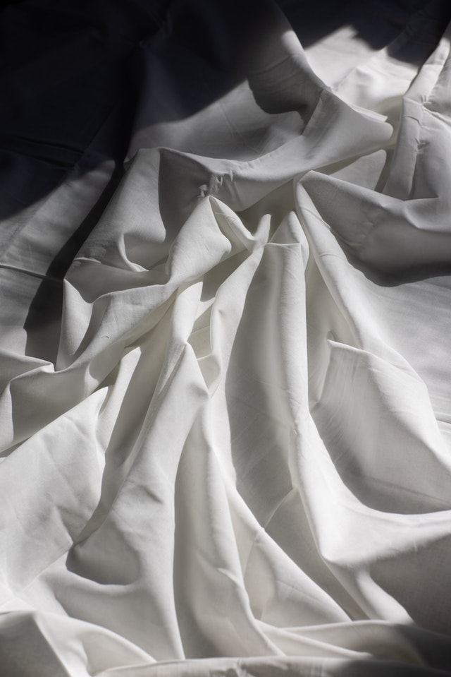 Comment bien plier, repasser et ranger des draps housses